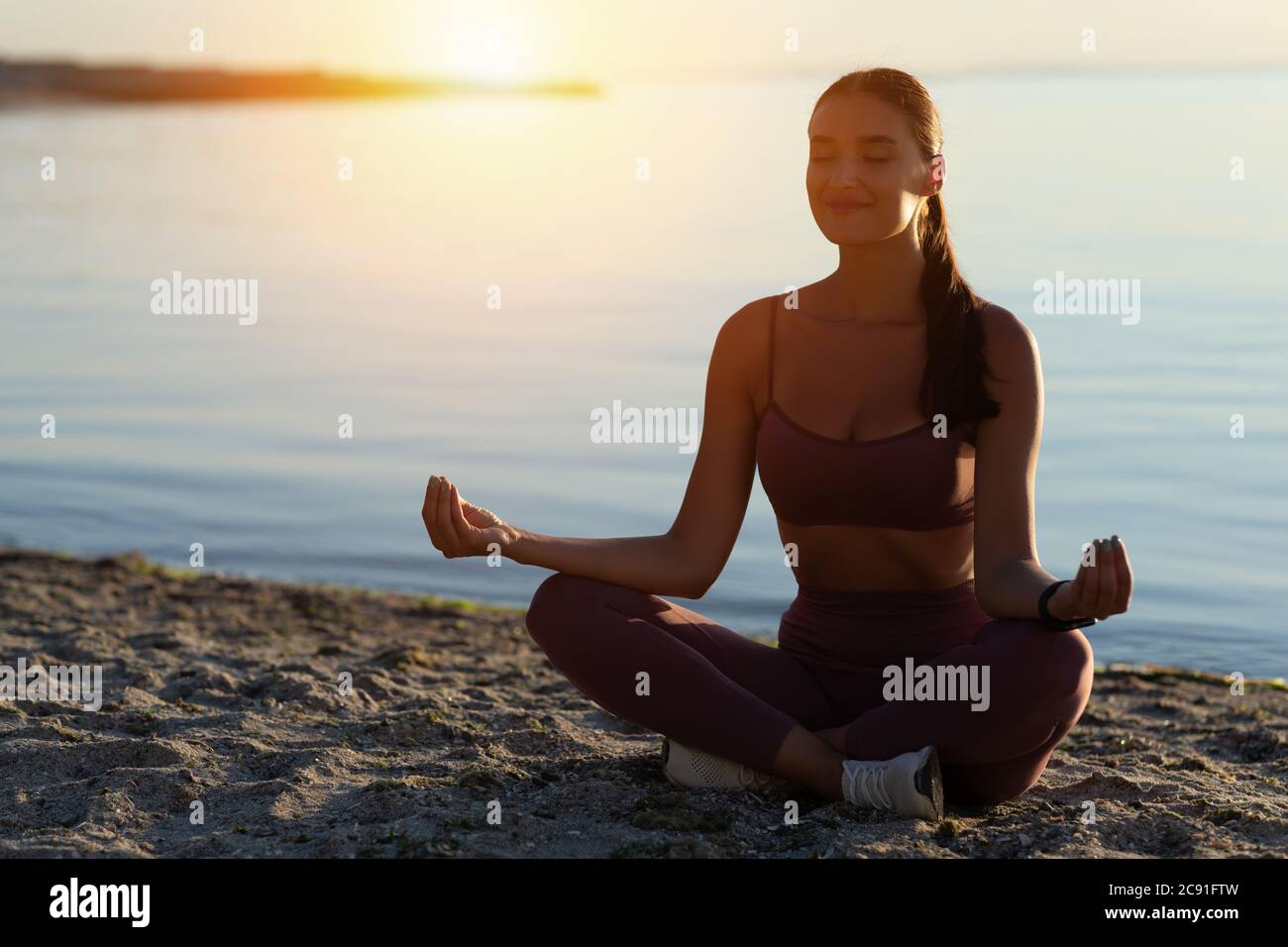 Run pose hi-res stock photography and images - Alamy