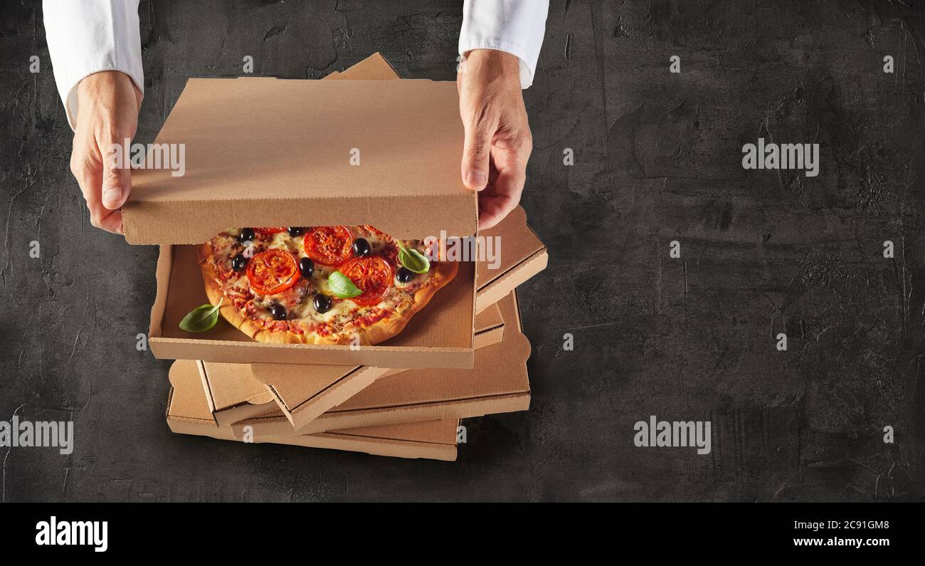 Chef serving fresh pizza hi-res stock photography and images - Alamy