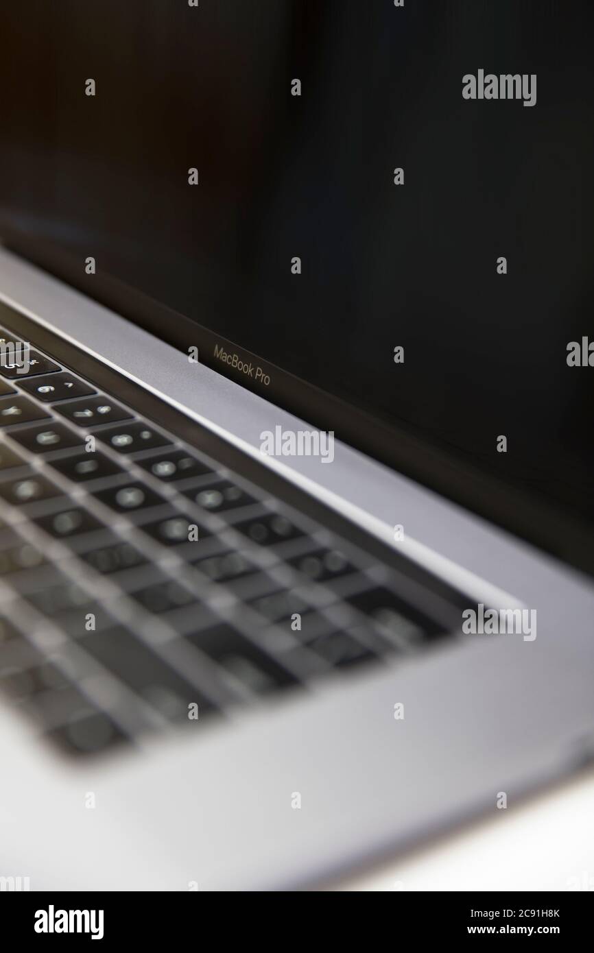 Computer macbook hi-res stock photography and images - Alamy