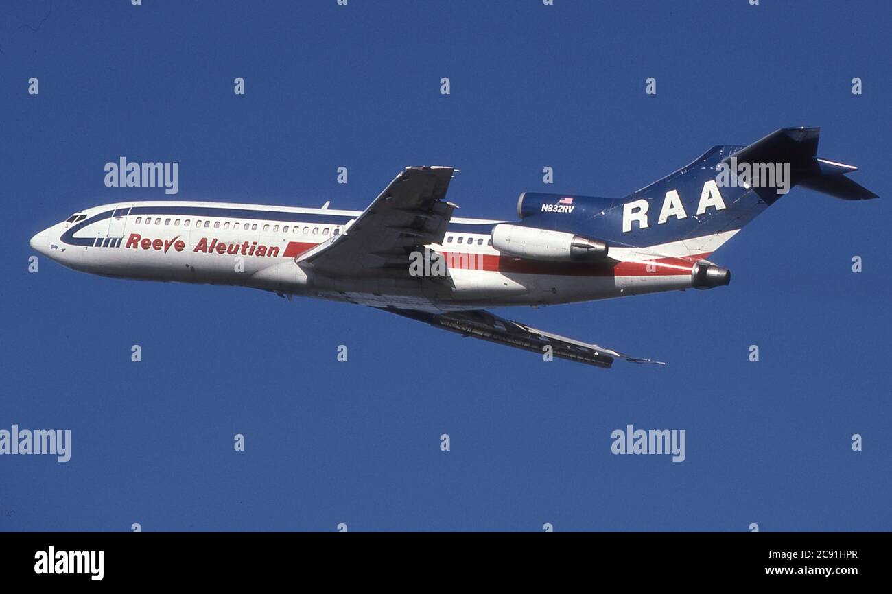 Boeing 727 tail hi-res stock photography and images - Alamy