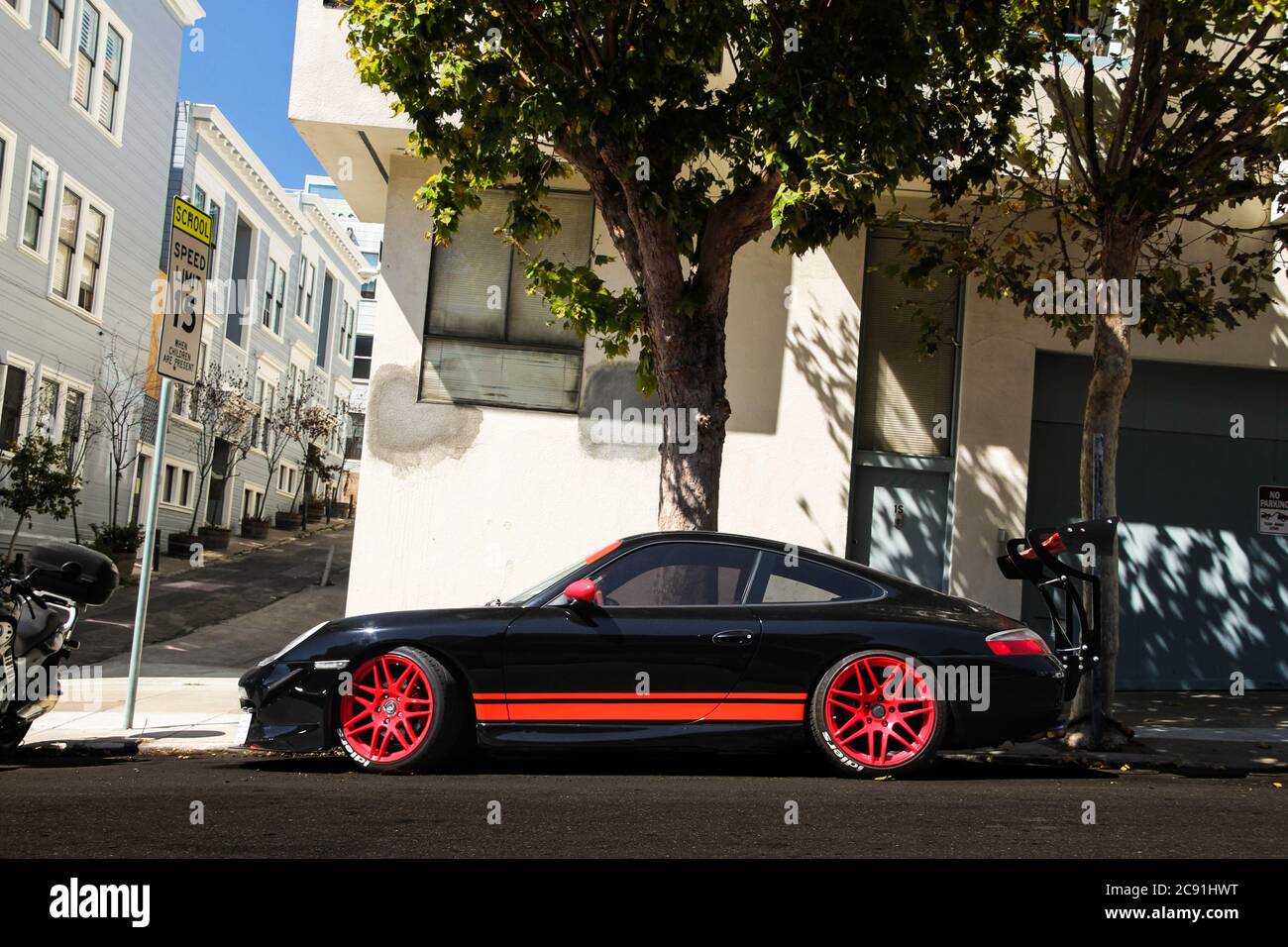Porsche 911 side view hi-res stock photography and images - Alamy