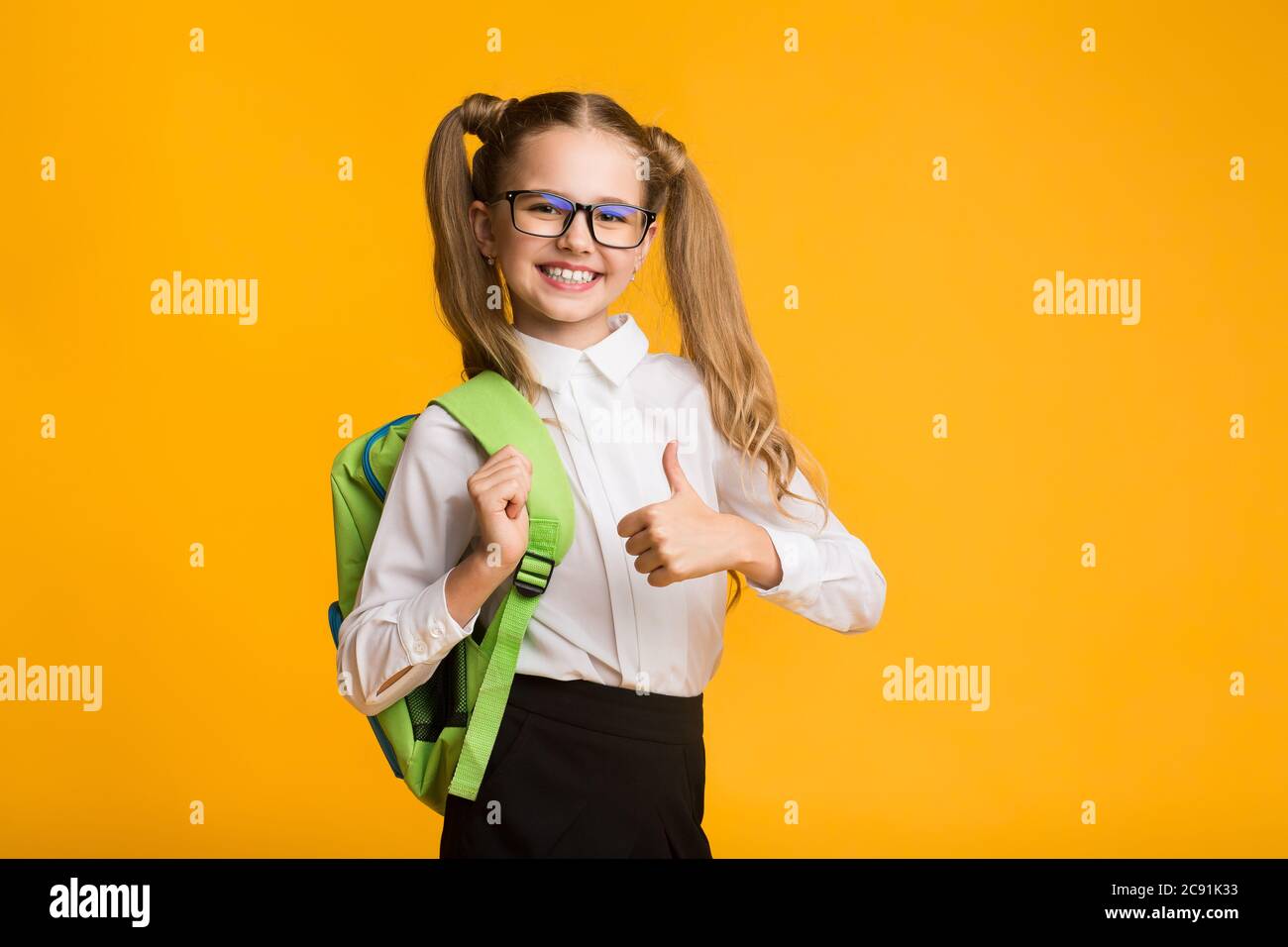 Child thumbs up hi-res stock photography and images - Alamy