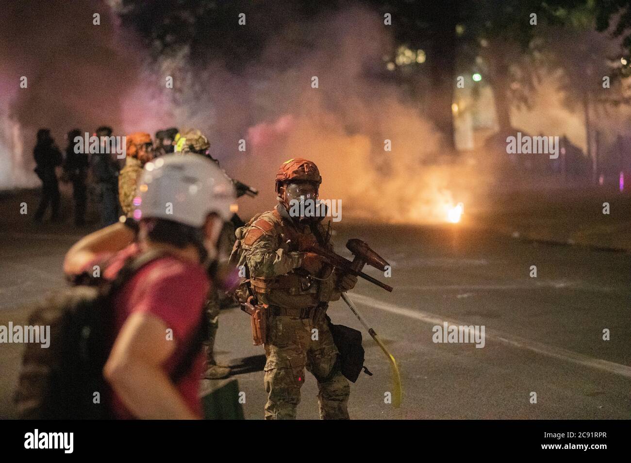 Riot destruction 2020 usa hi-res stock photography and images - Alamy