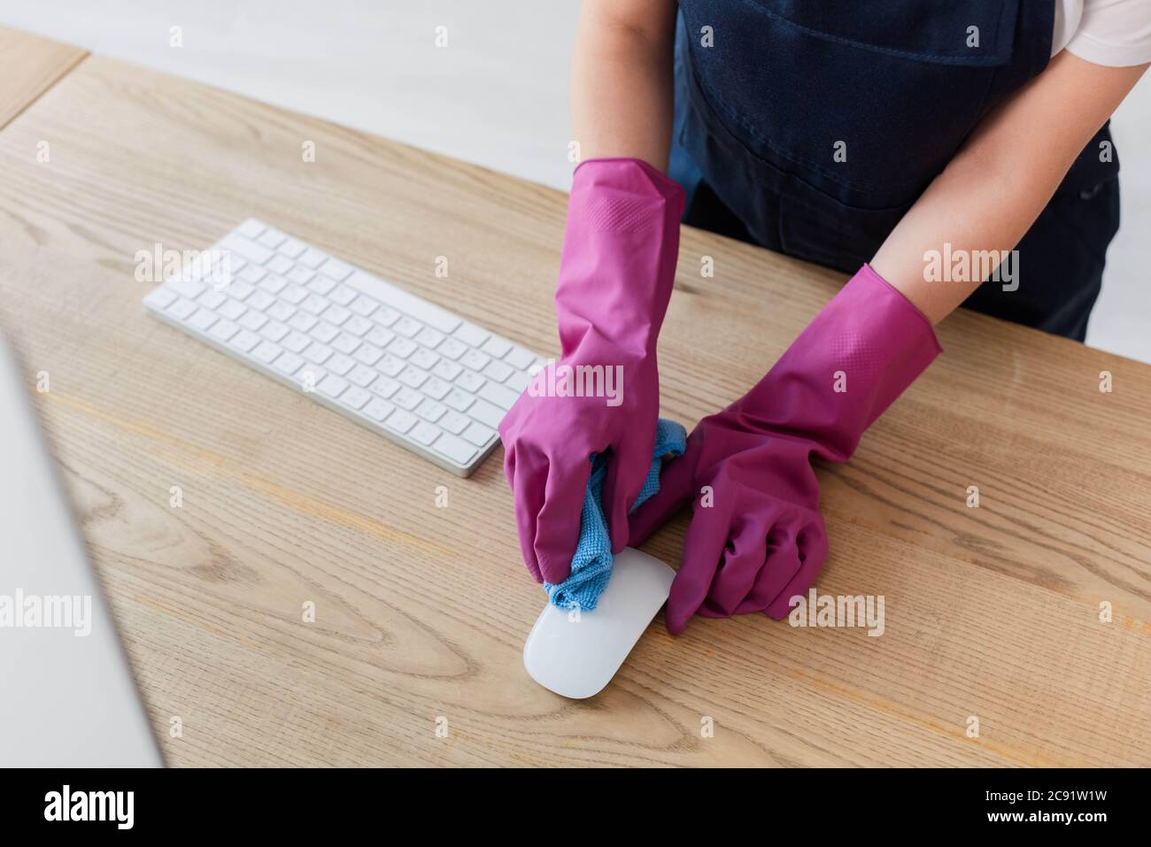 Cleaning computer mouse hi-res stock photography and images - Alamy