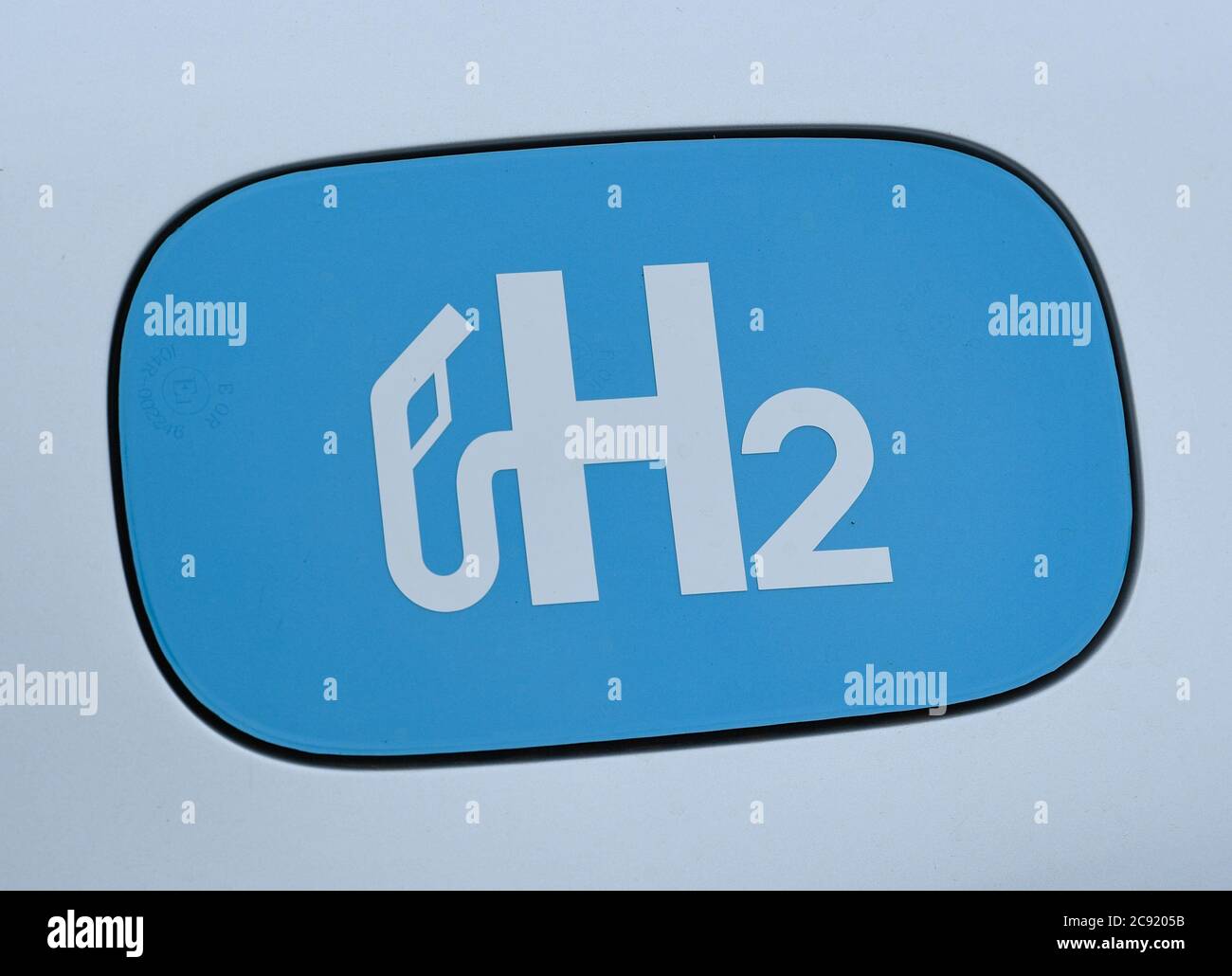 27 July 2020, Brandenburg, Fürstenwalde: The chemical element "H2" for ...