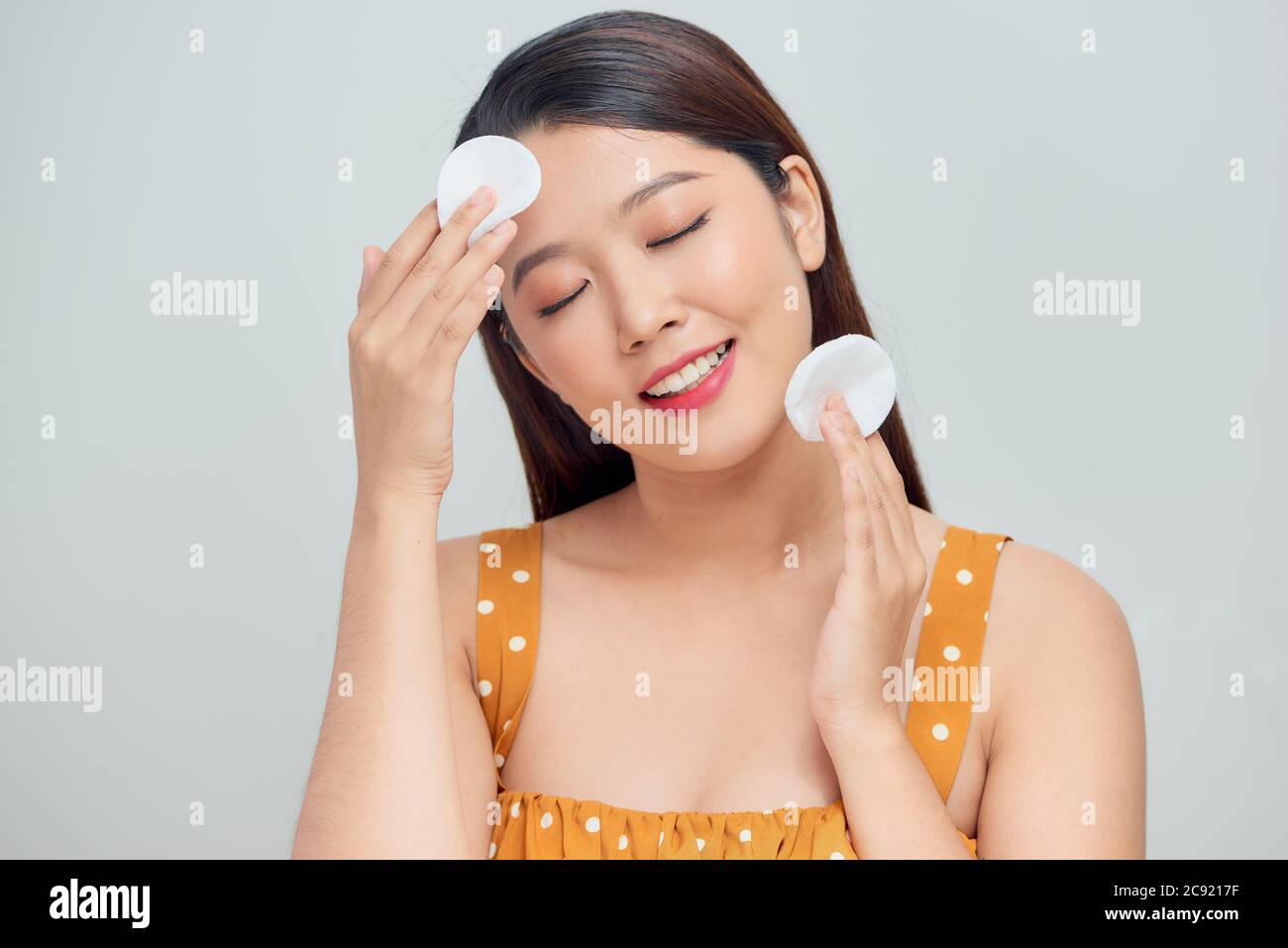 Woman removing makeup hi-res stock photography and images - Alamy