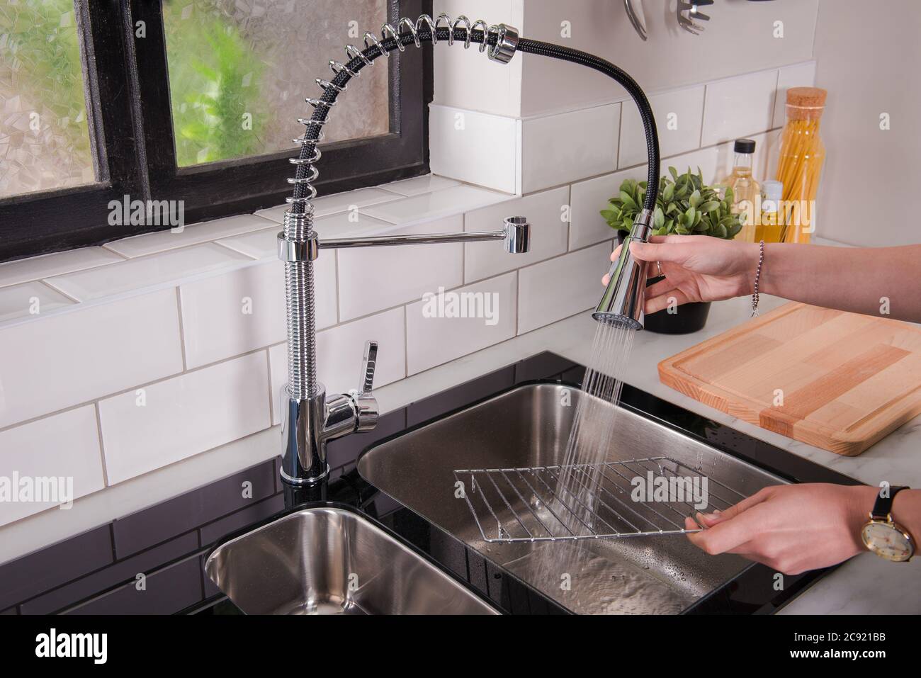 Woman doing the dishes in the kitchen Stock Photo - Alamy
