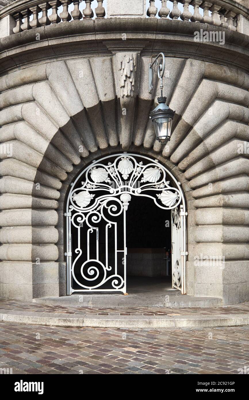 Invalides station hi-res stock photography and images - Alamy