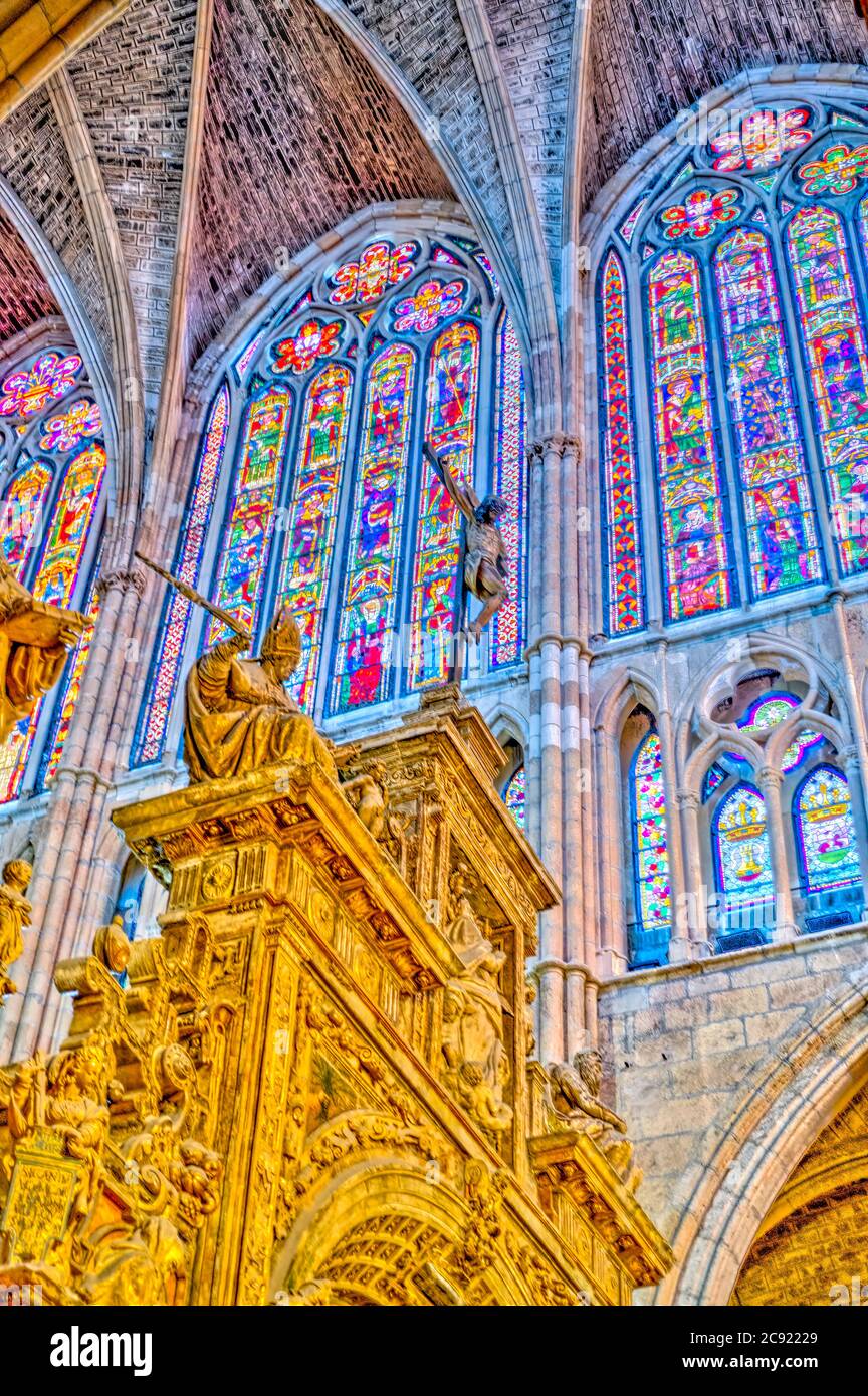 Leon cathedral interior hi-res stock photography and images - Alamy