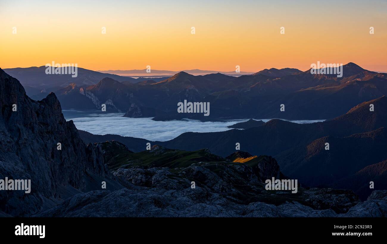 First light in mountains above hi-res stock photography and images - Alamy