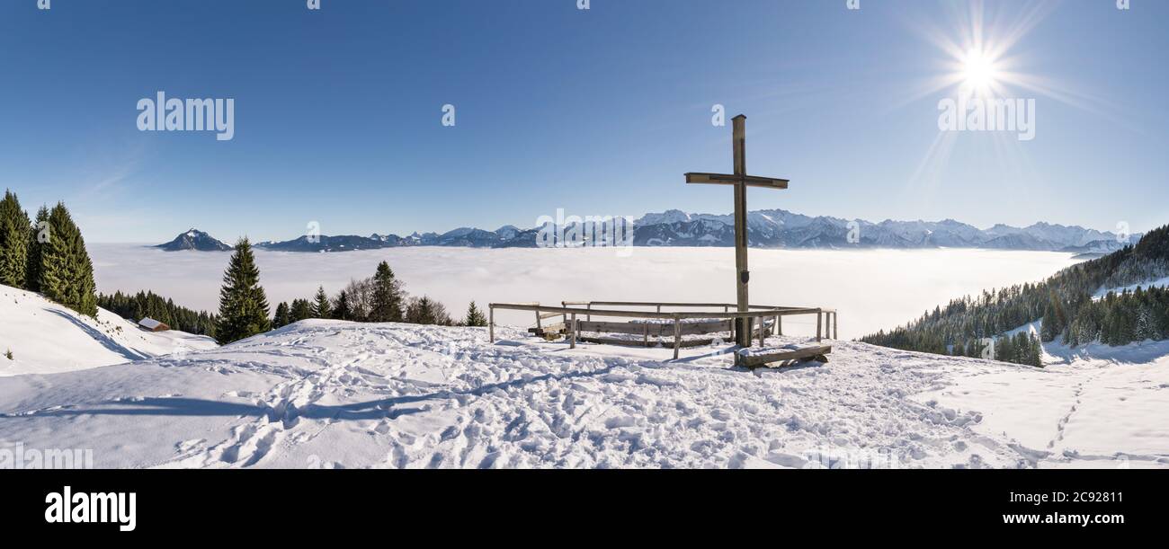 Sunbeams on the top of mountains hi-res stock photography and images - Alamy