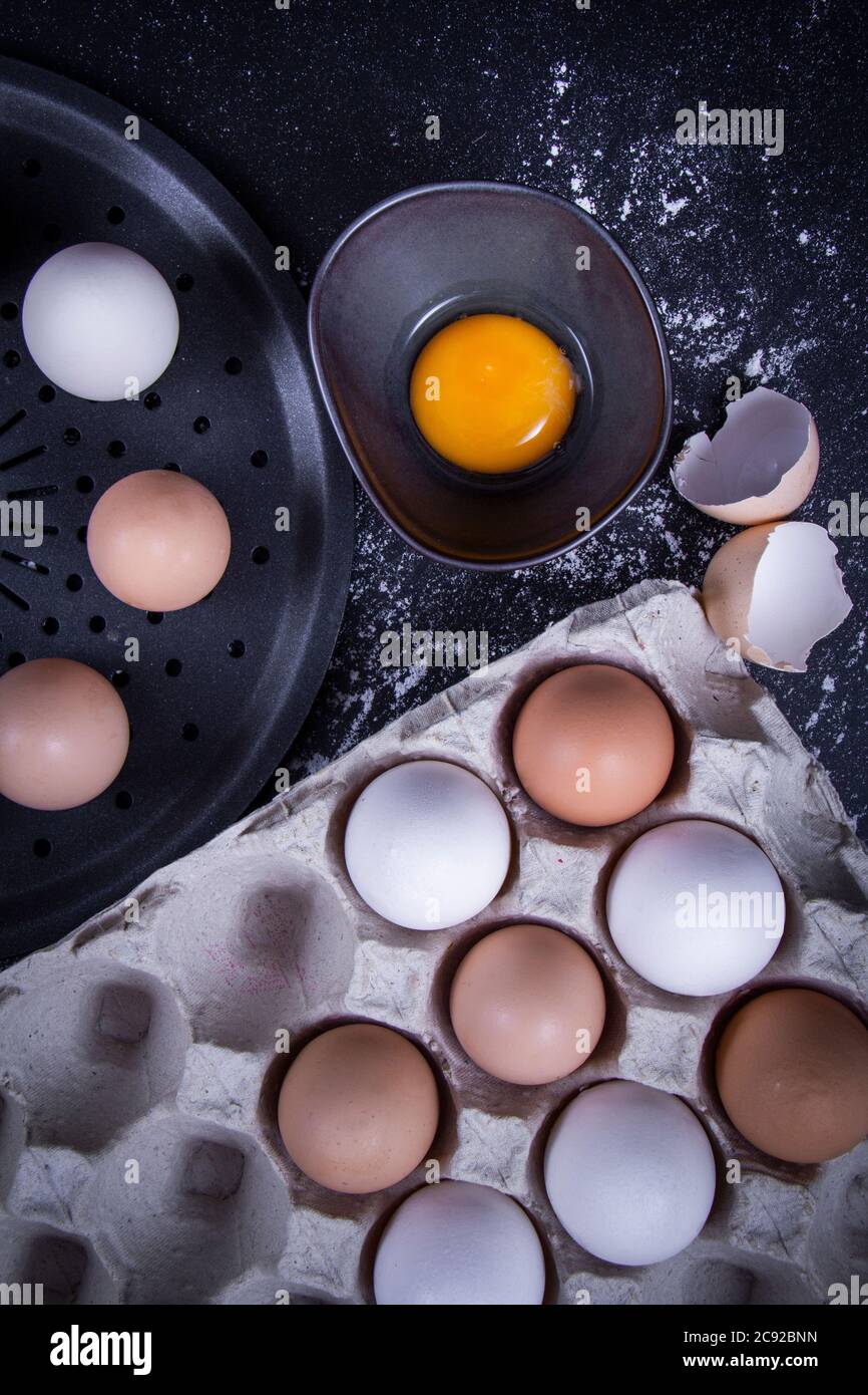 Kitchen utensils in a container hi-res stock photography and images - Alamy