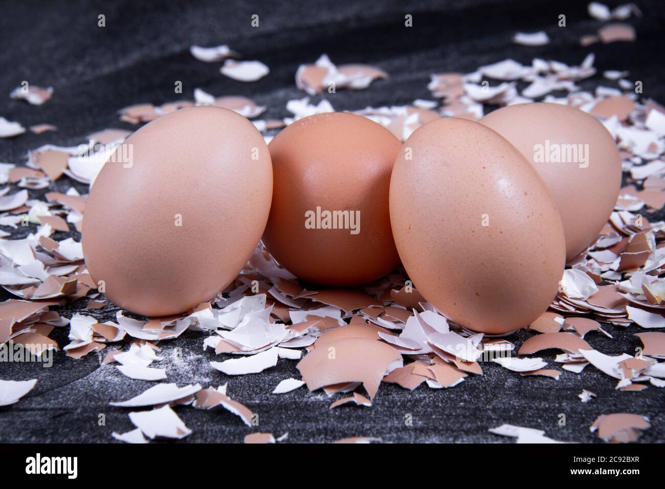 Egg shell shells hi-res stock photography and images - Alamy