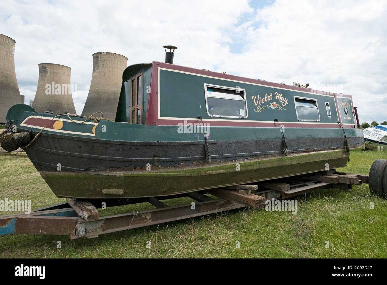 Old narrow boats hi-res stock photography and images - Alamy
