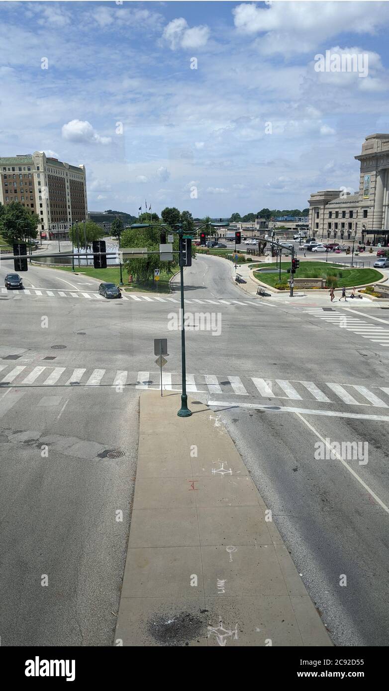 Kansas city skyline from crown center hi-res stock photography and ...