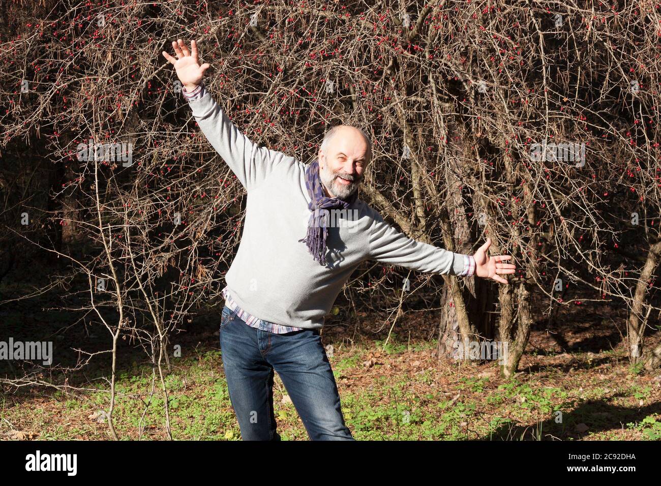 Arms around neck hi-res stock photography and images - Alamy