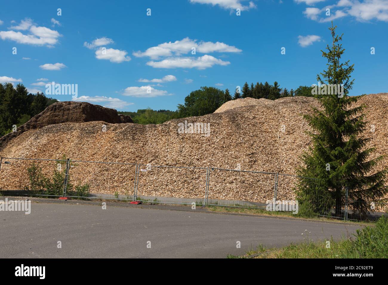 Sawmill chips hi-res stock photography and images - Alamy