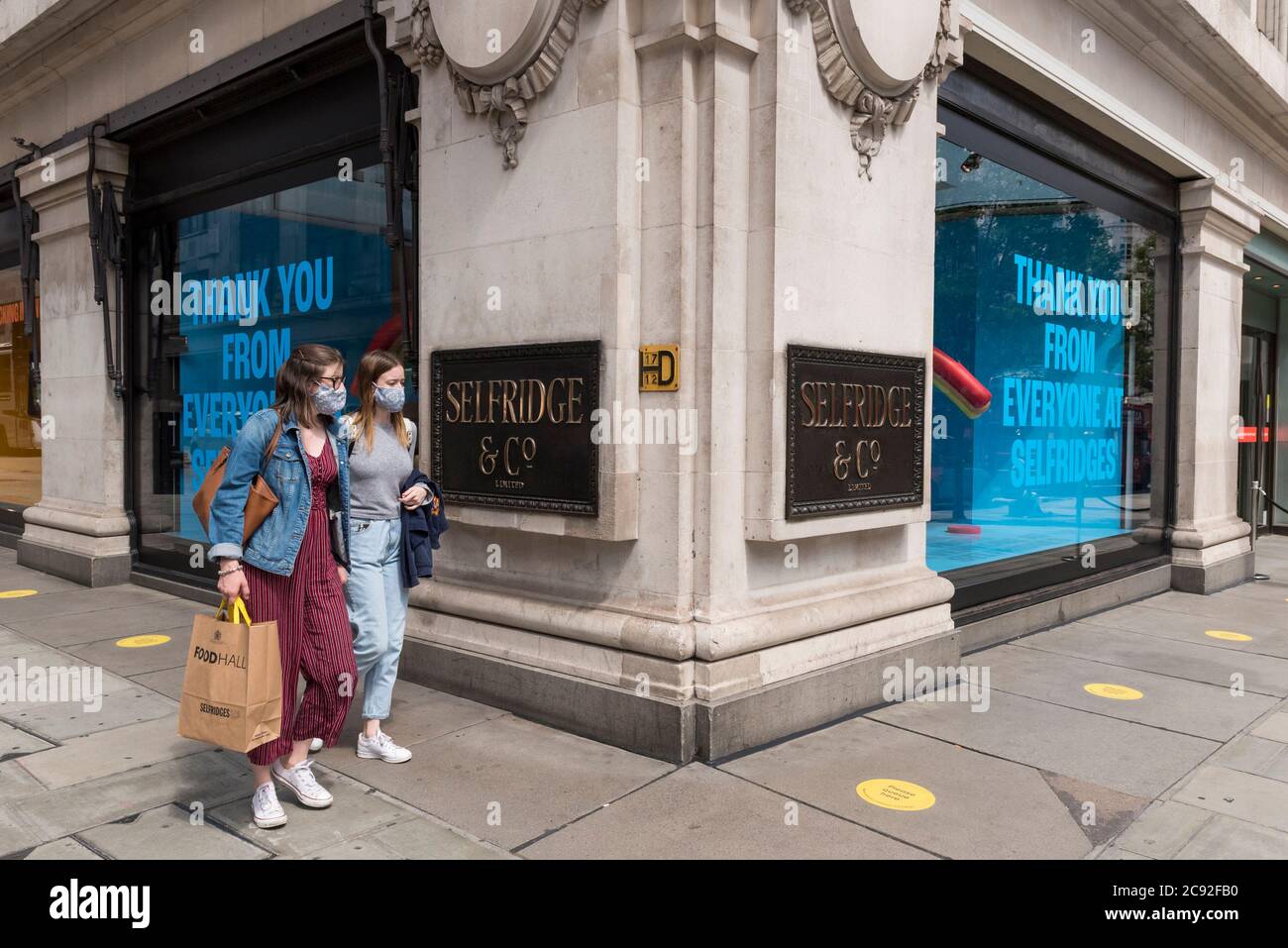 Selfridges sales signs hi-res stock photography and images - Alamy