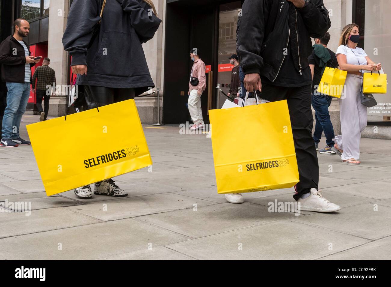 Selfridges sales signs hi-res stock photography and images - Alamy