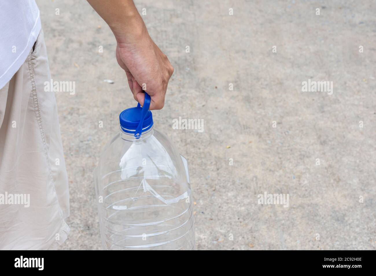 a man hold a water plastic bottle Stock Photo - Alamy