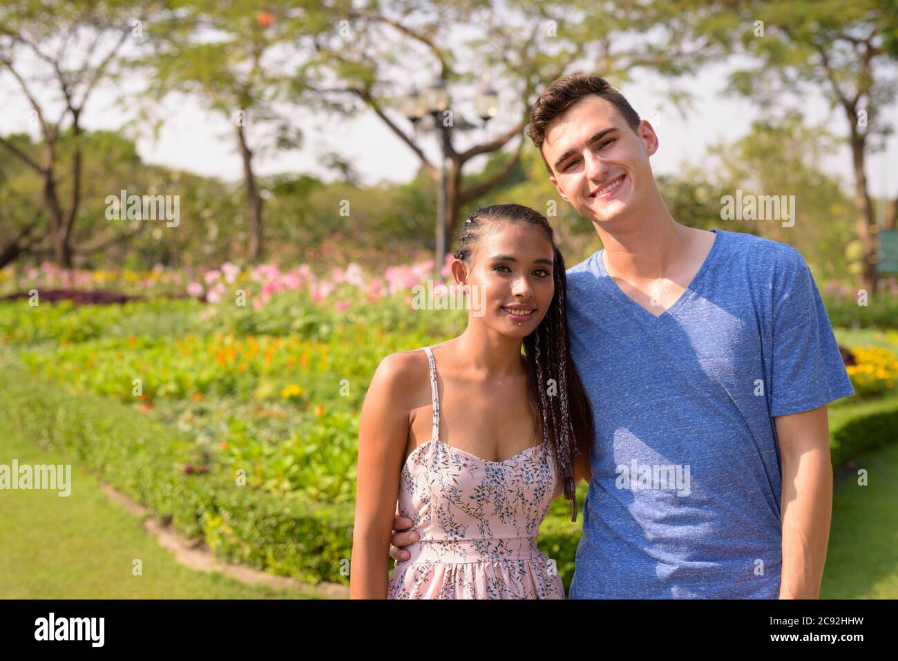 Burmese couple happy hi-res stock photography and images - Alamy
