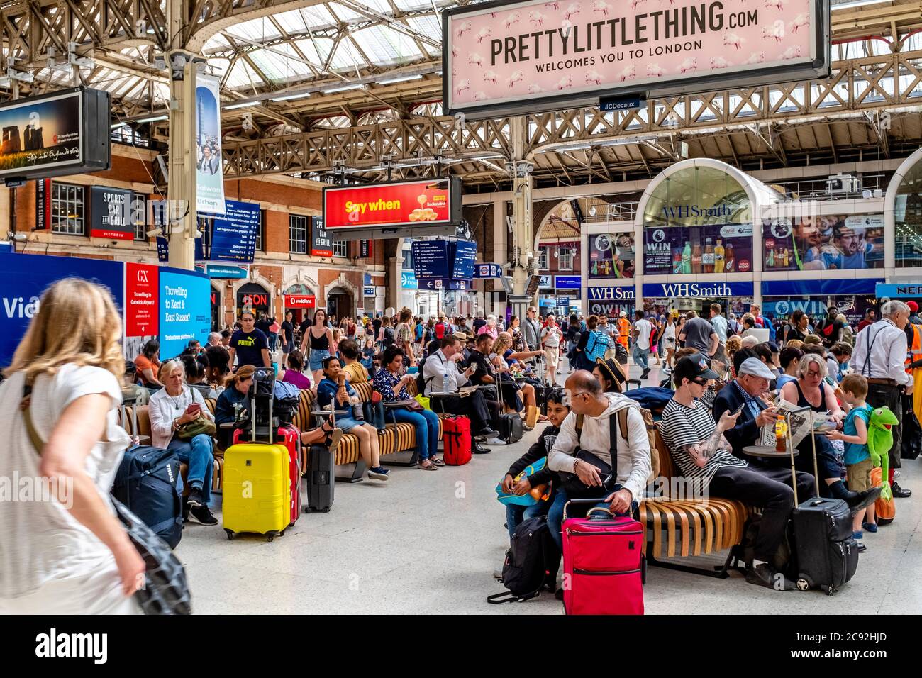 Inside victoria station london england hi-res stock photography and ...