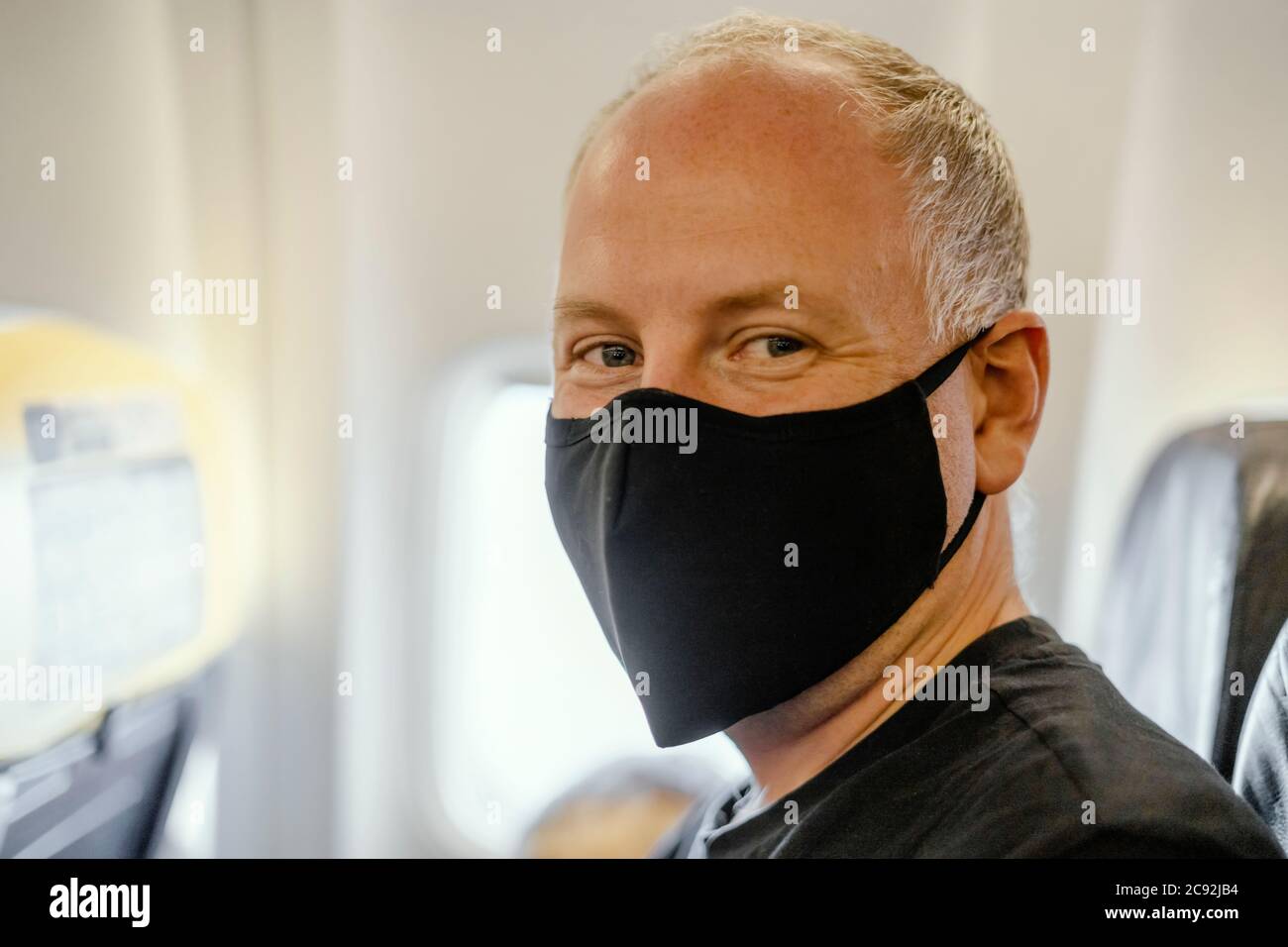 Traveller wearing face mask hi-res stock photography and images - Alamy