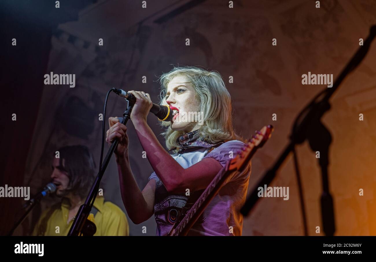 Izzy phillips singer hi-res stock photography and images - Alamy