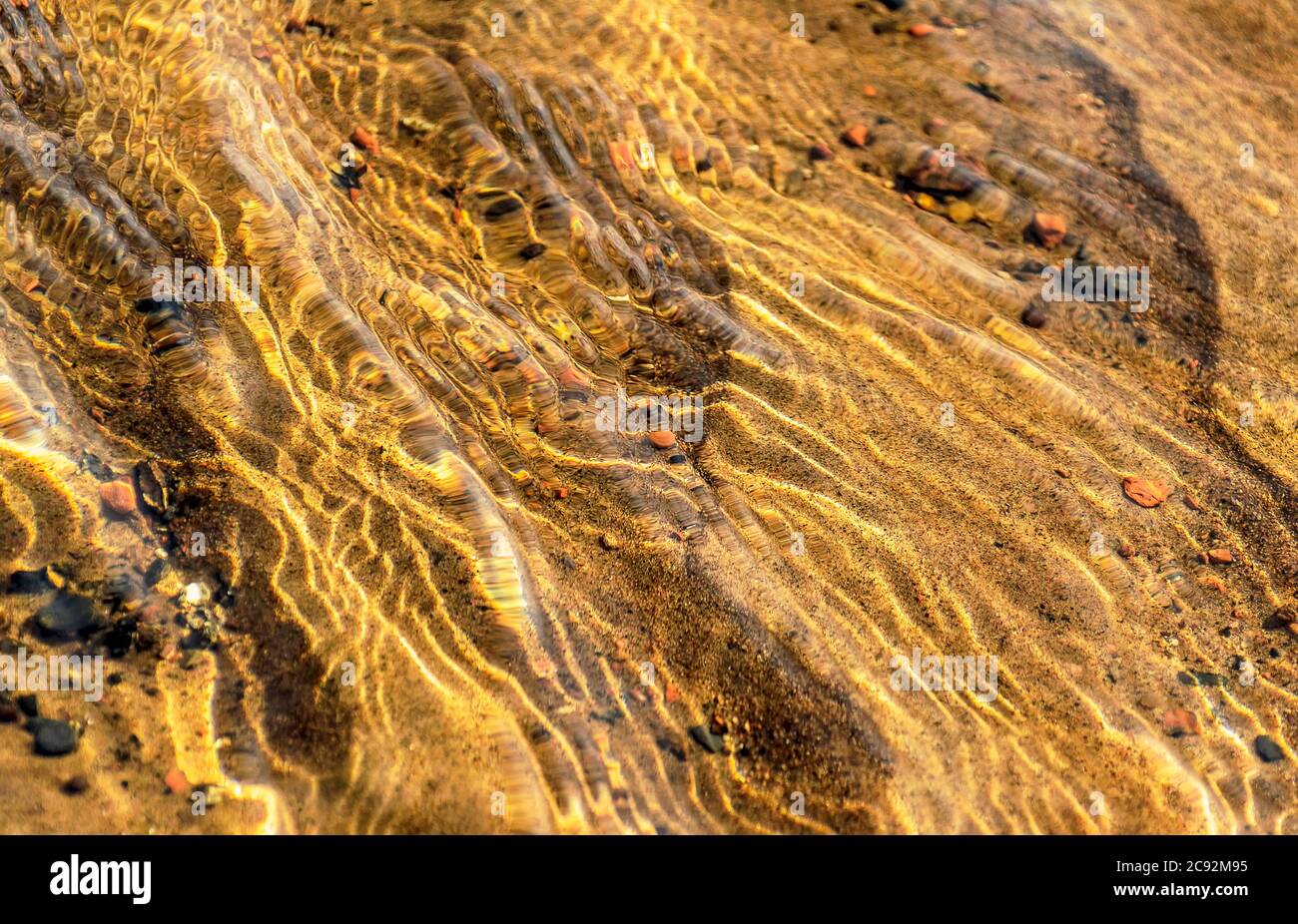 Splashes on pebbles hi-res stock photography and images - Alamy