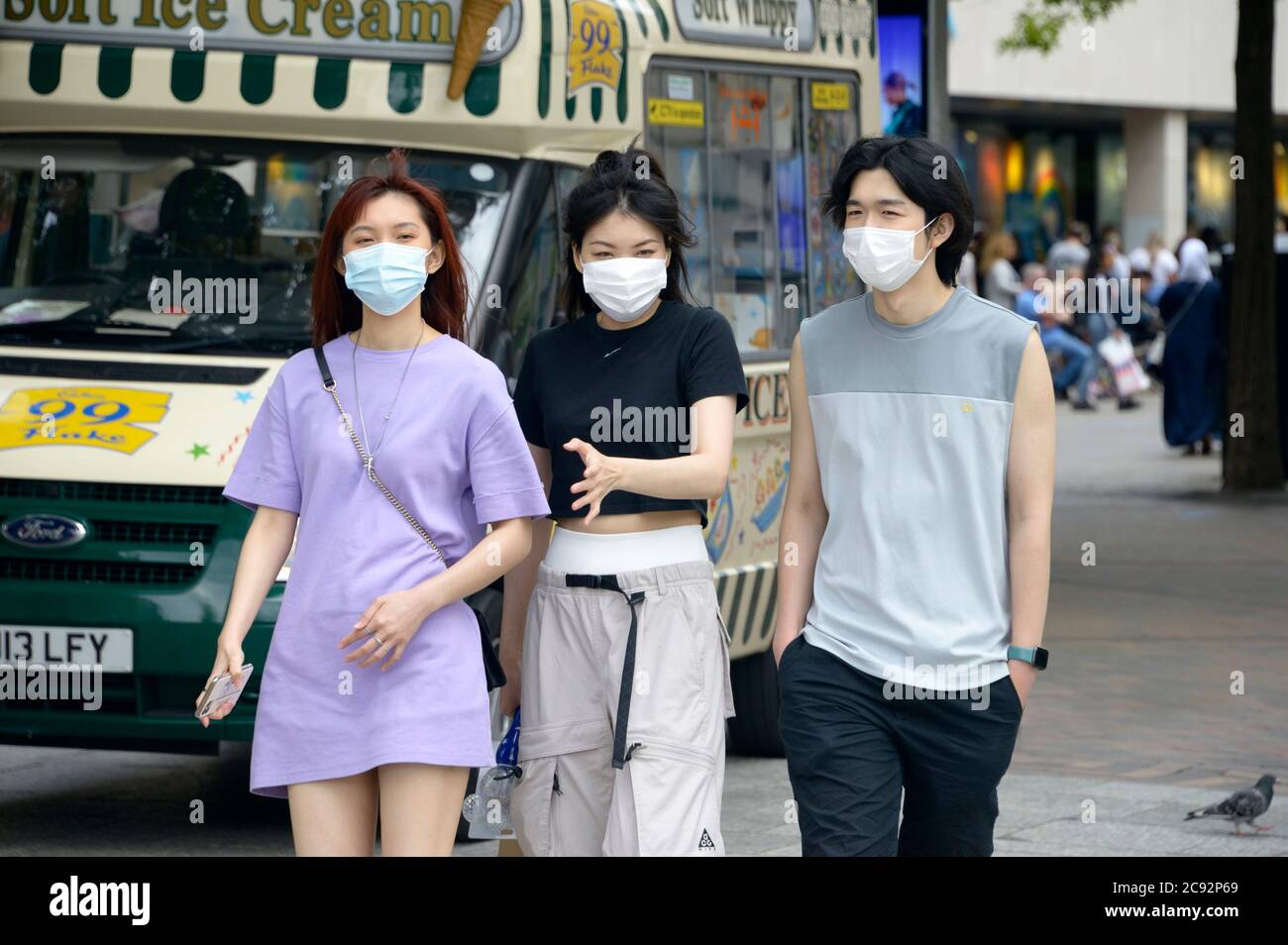 Students face masks hi-res stock photography and images - Alamy