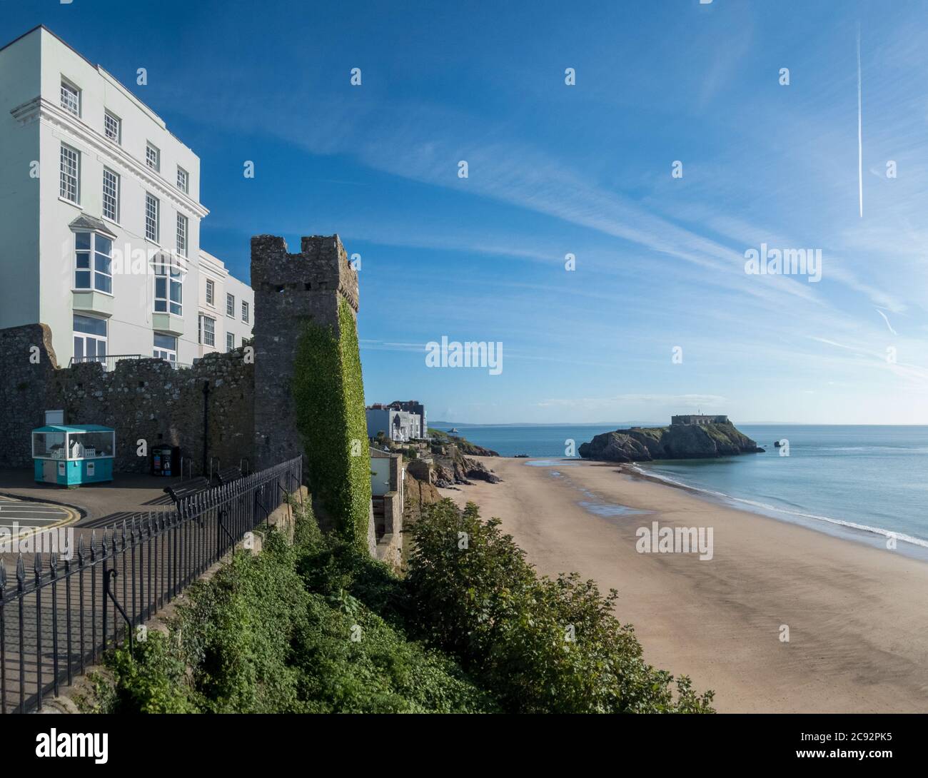 Tenby castle walls hi-res stock photography and images - Alamy