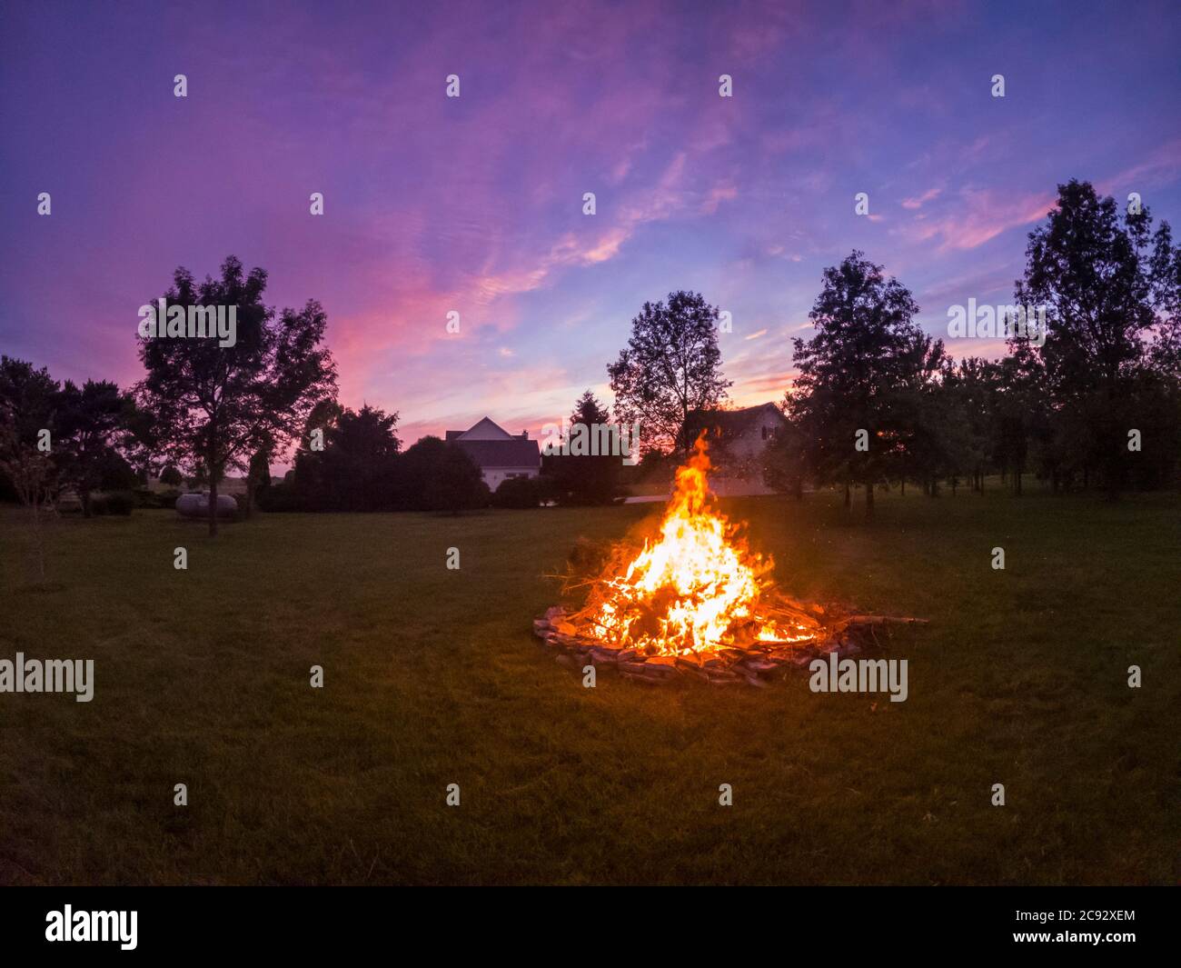 Rural backyard fire hi-res stock photography and images - Alamy