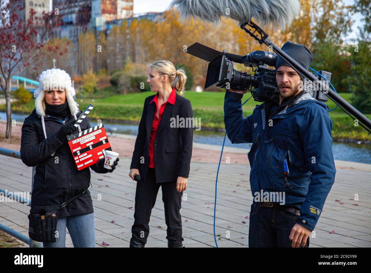 News reporter in front of tv camera hi-res stock photography and images ...