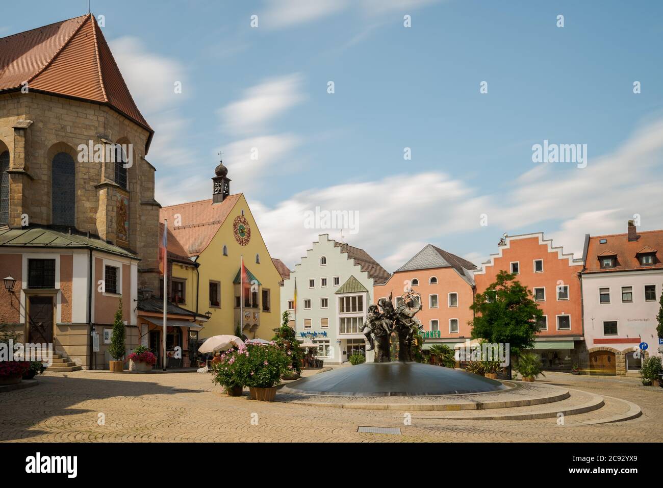 Marktplatz mit Rathaus in Cham in der Oberpfalz, Bayern an einem ...