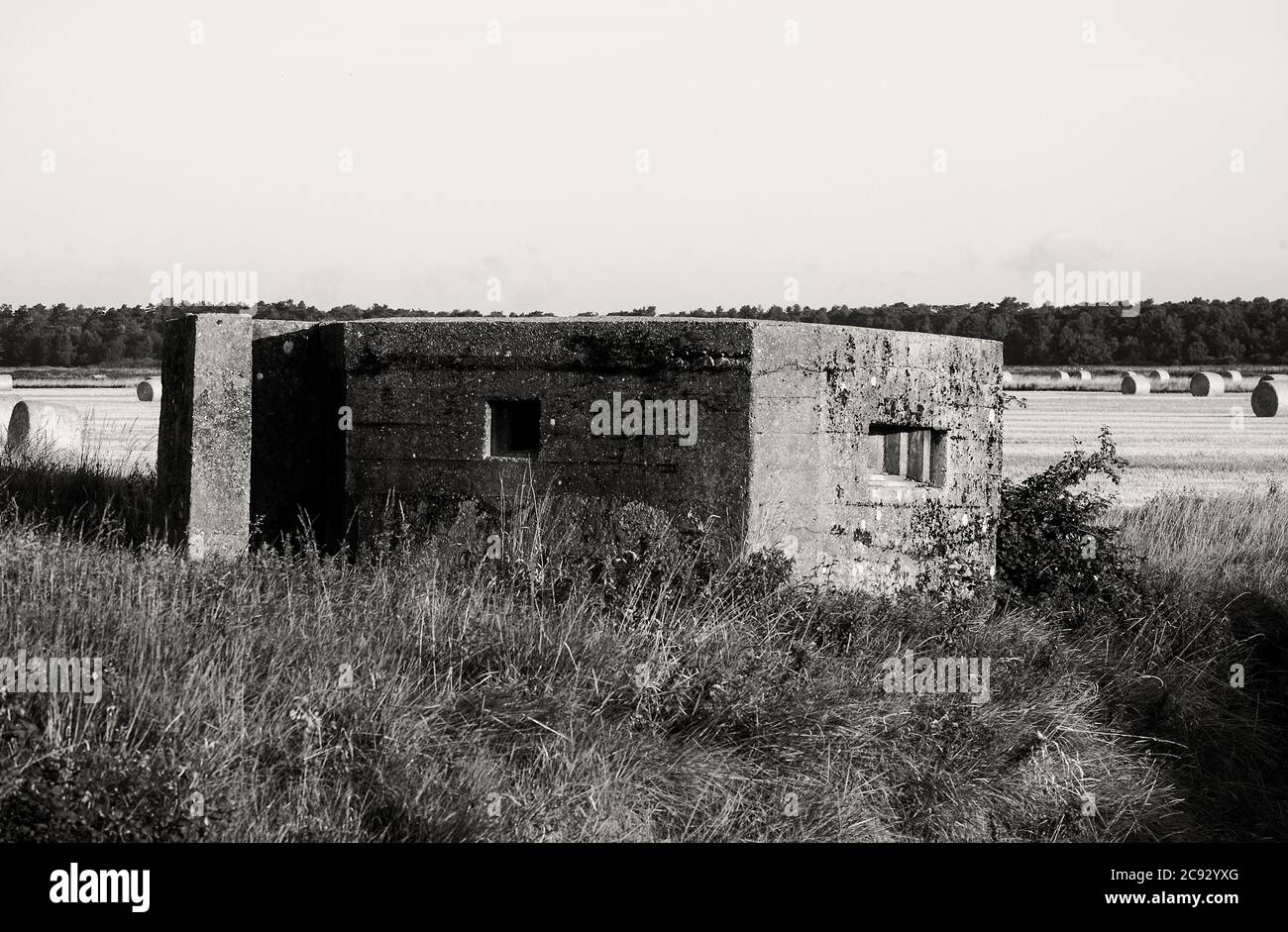 Concrete lookout post ww2 hi-res stock photography and images - Alamy