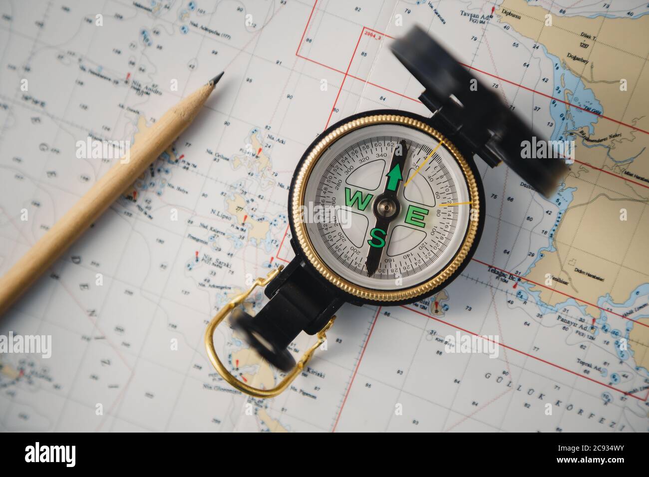 Lying on map hi-res stock photography and images - Alamy