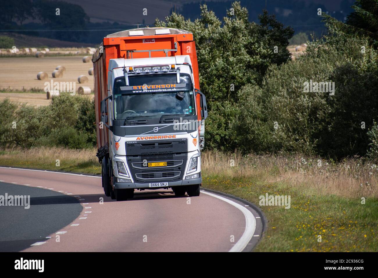 Volvo Globetrooter pulling a moving floor trailer on a rural A road ...