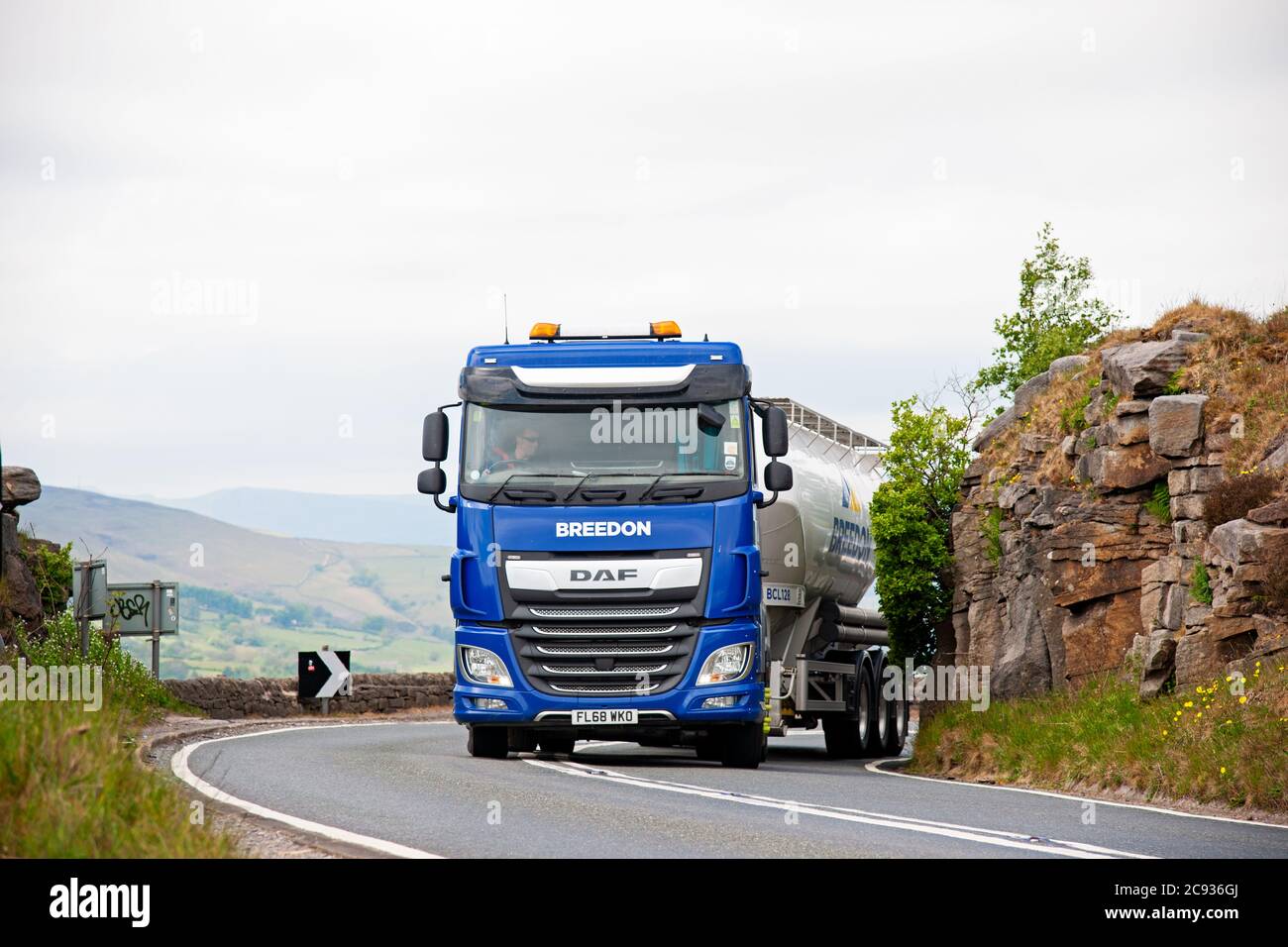 Breedon Group DAF truck pulling dry powder cement tanker coming round ...