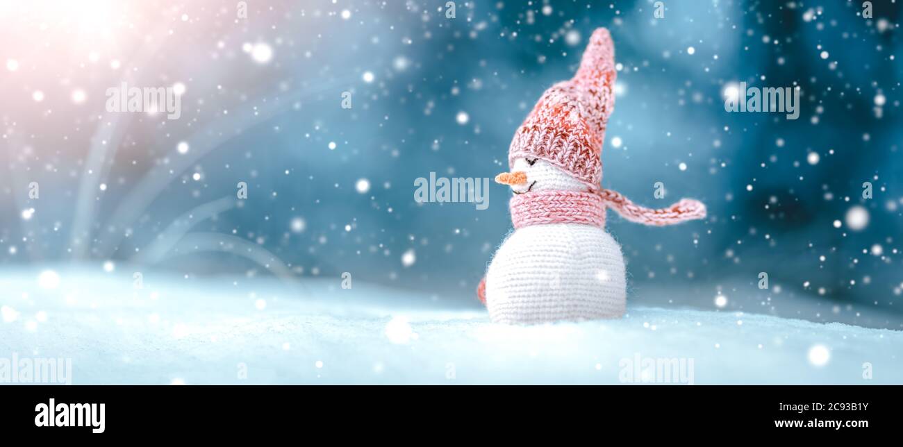 Snowman sleeping hi-res stock photography and images - Alamy
