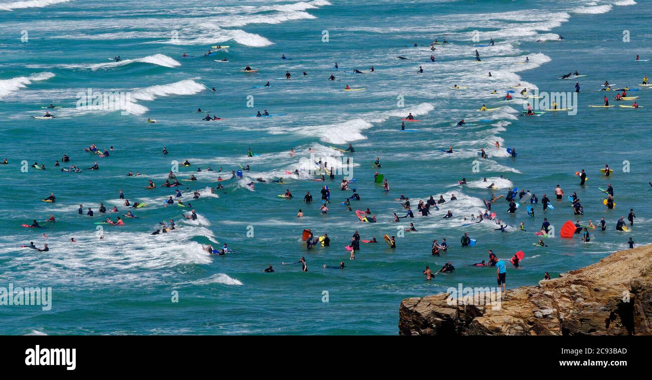 Very crowded fistral beach hi-res stock photography and images - Alamy