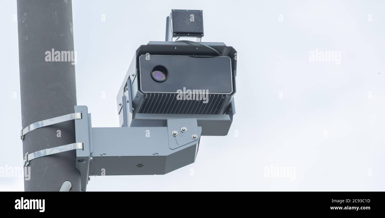 Radar fixing the speed of cars on the road Stock Photo - Alamy