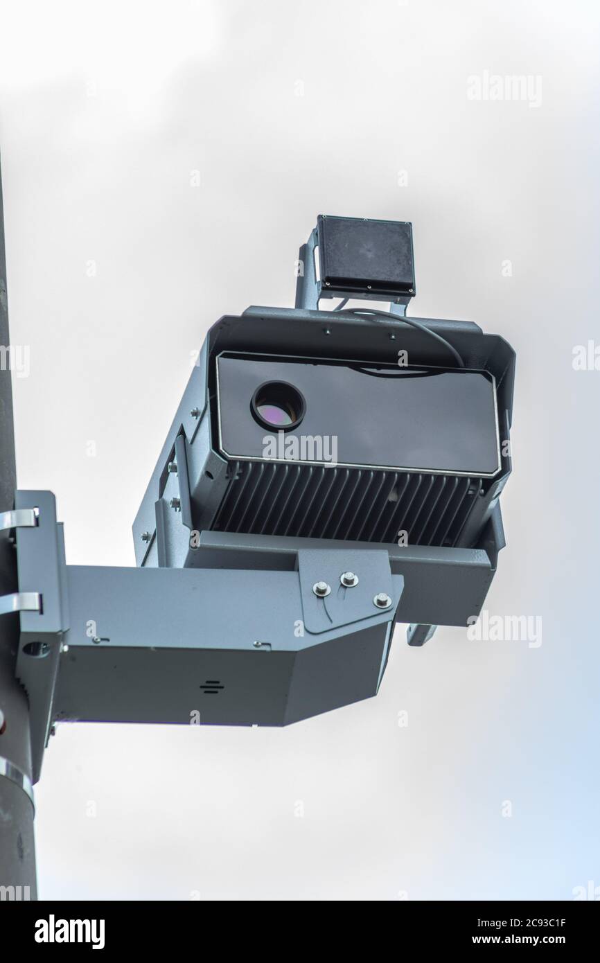 Radar fixing the speed of cars on the road Stock Photo - Alamy