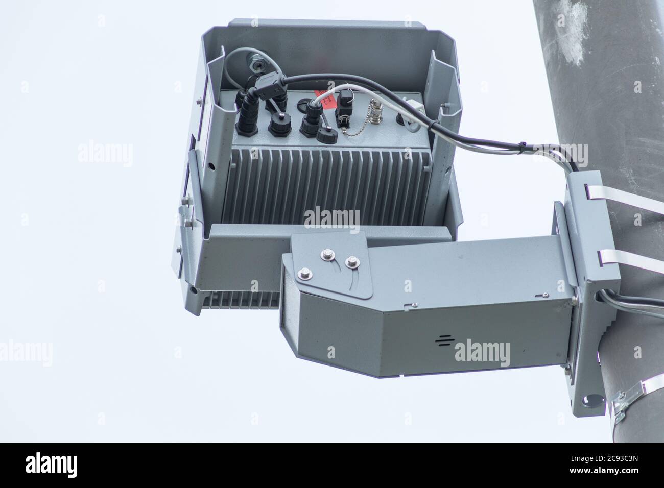 Radar fixing the speed of cars on the road Stock Photo - Alamy