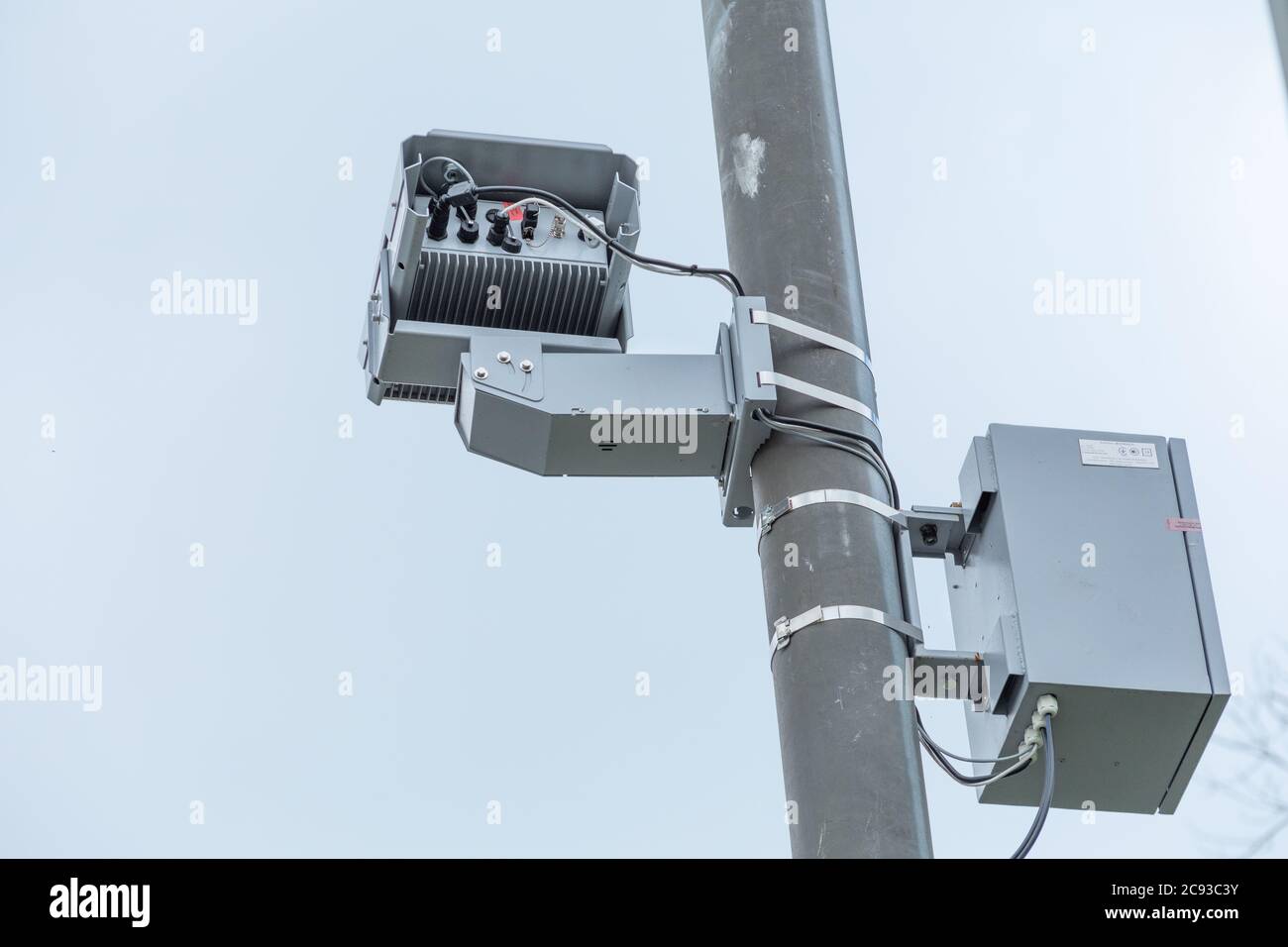 Radar fixing the speed of cars on the road Stock Photo - Alamy