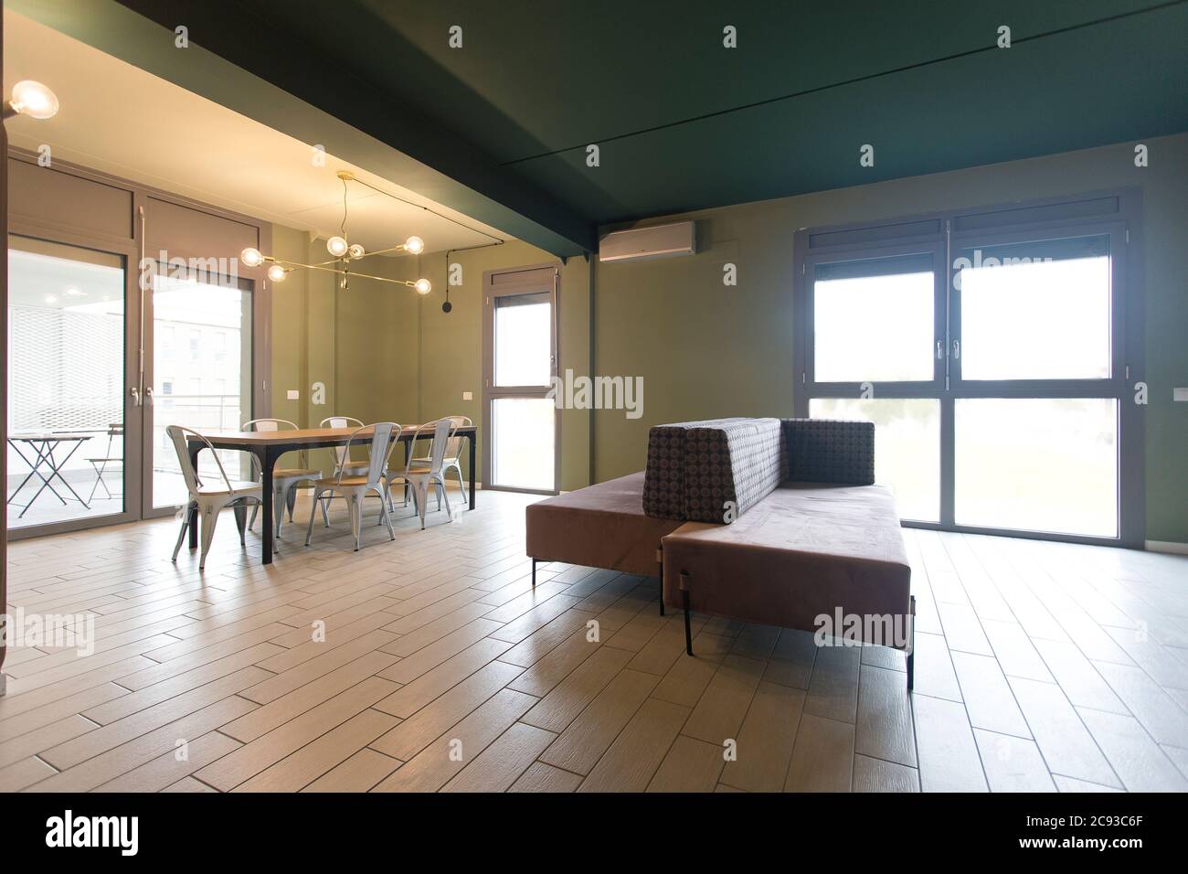 Interior shot of a modern loft flat, no people are visible Stock Photo ...