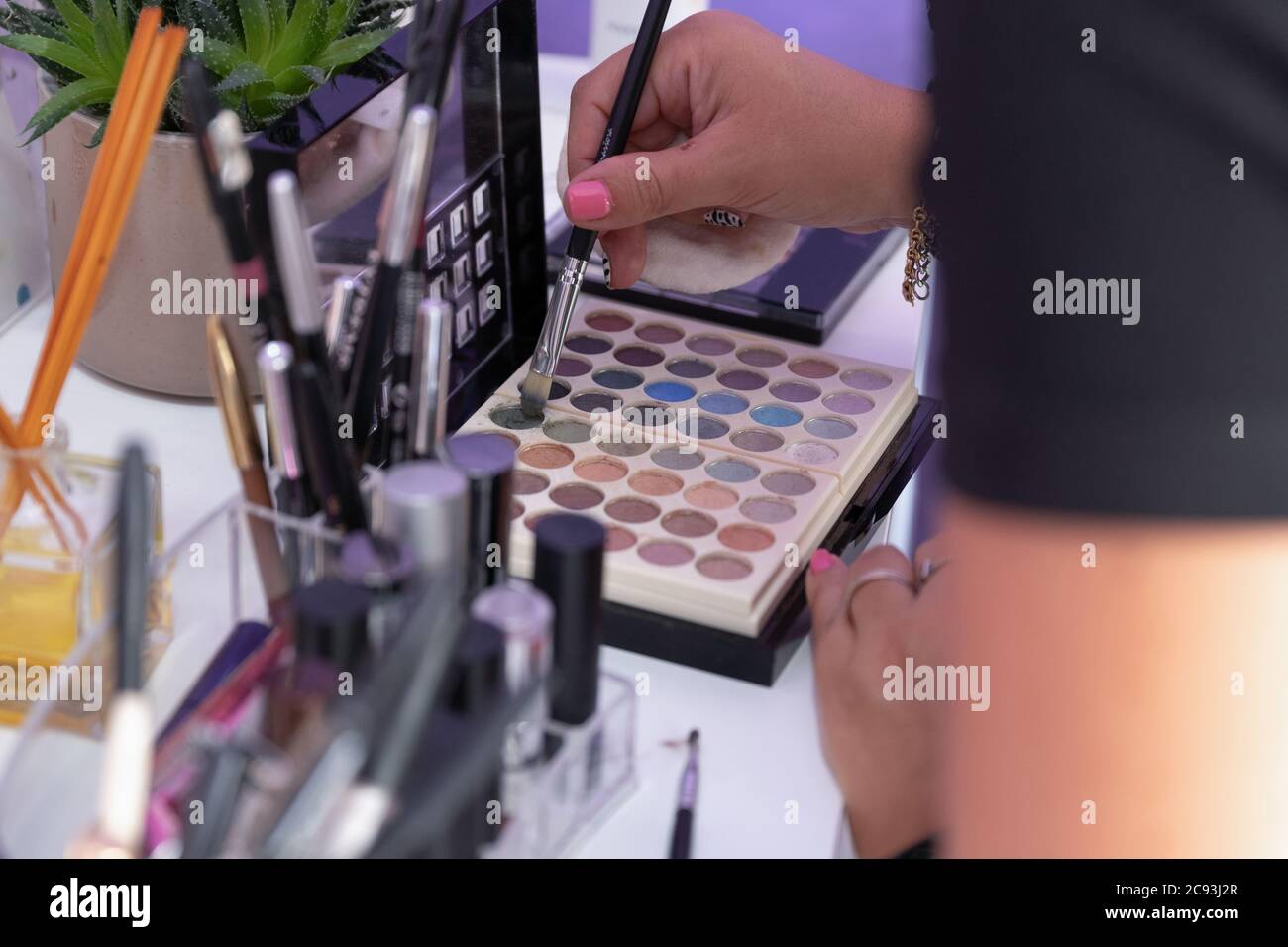 Close up makeup artist using hi-res stock photography and images - Alamy