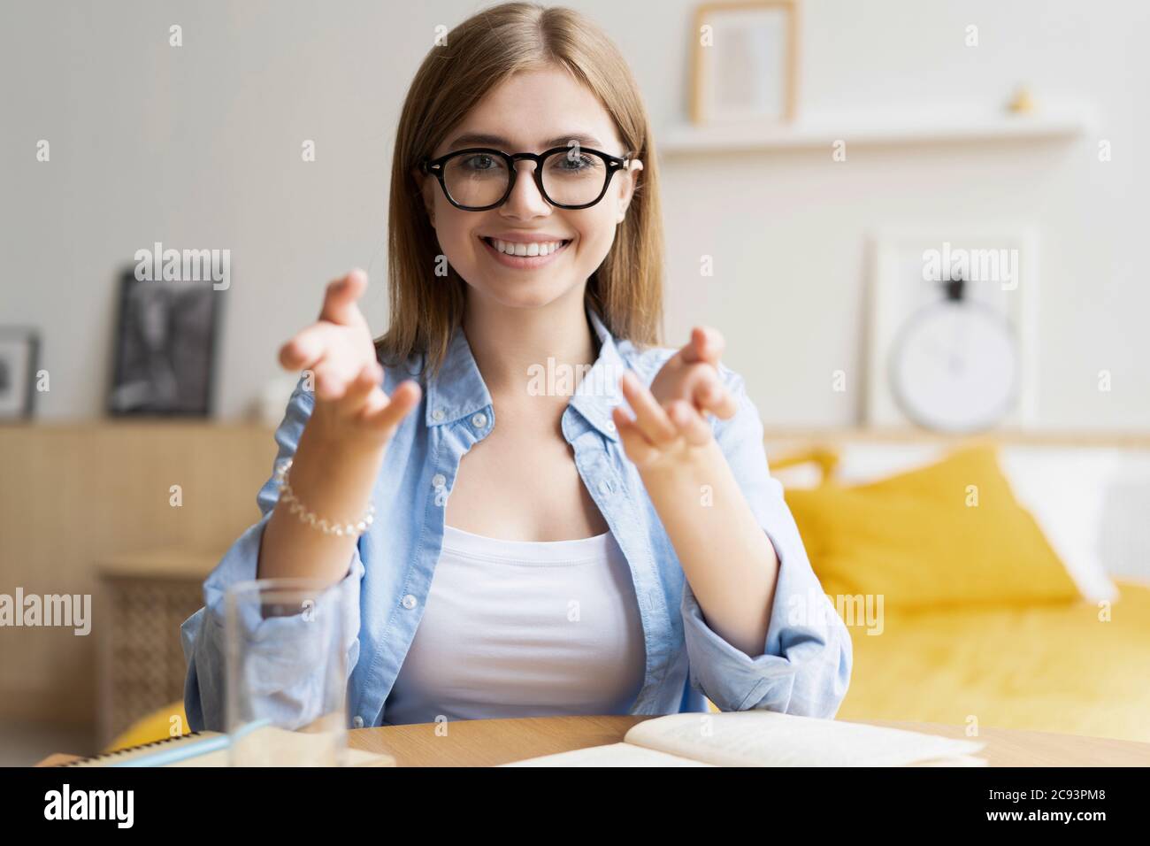 Digital camera interview student hi-res stock photography and images ...