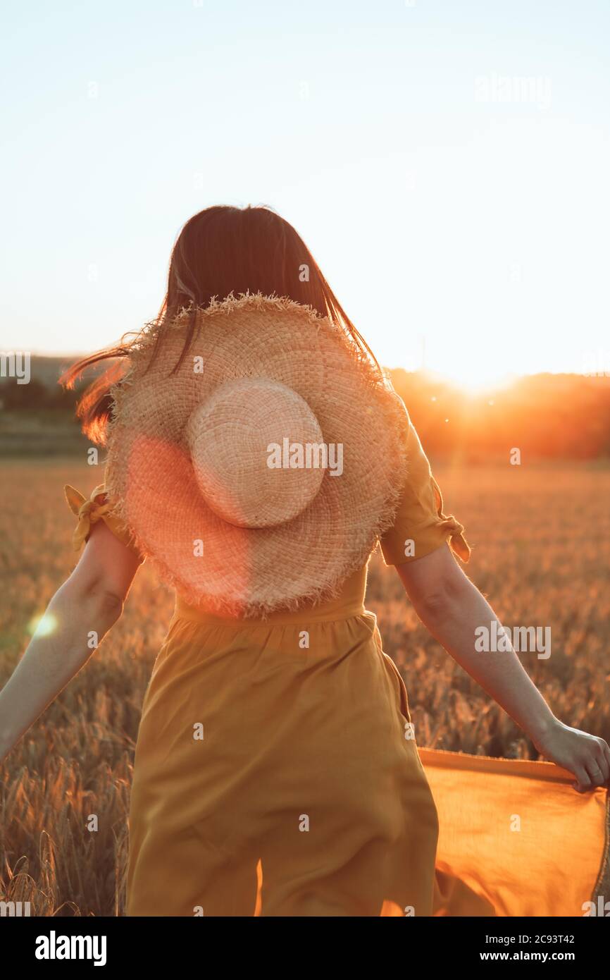 Woman sundress rear view hi-res stock photography and images - Alamy