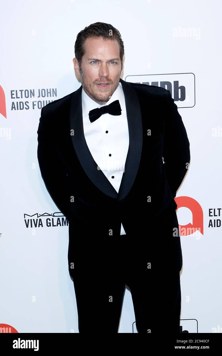 LOS ANGELES - FEB 9: Jason Lewis at the 28th Elton John Aids Foundation ...