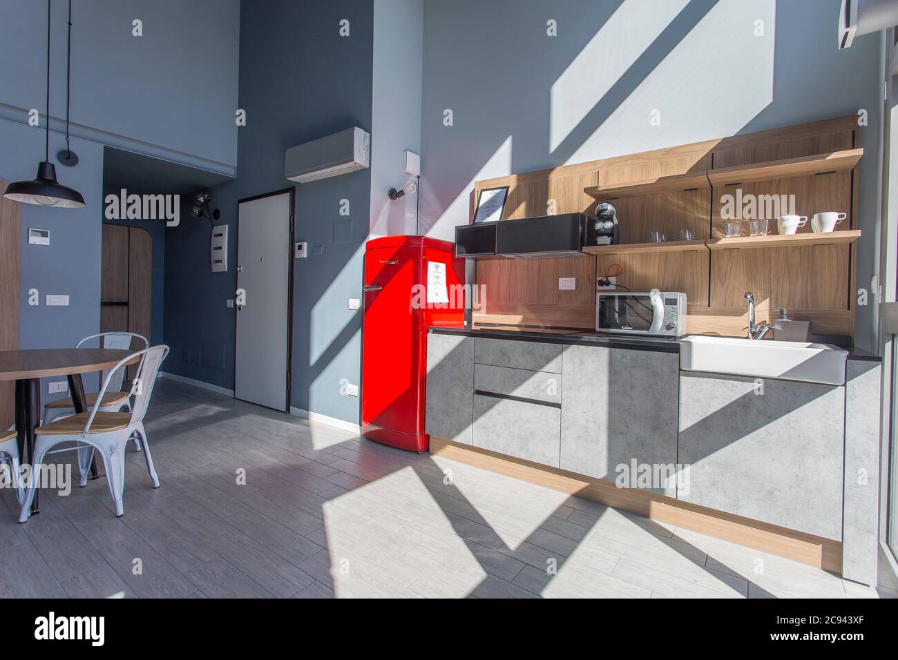 Interior shot of a modern loft flat, no people are visible Stock Photo ...